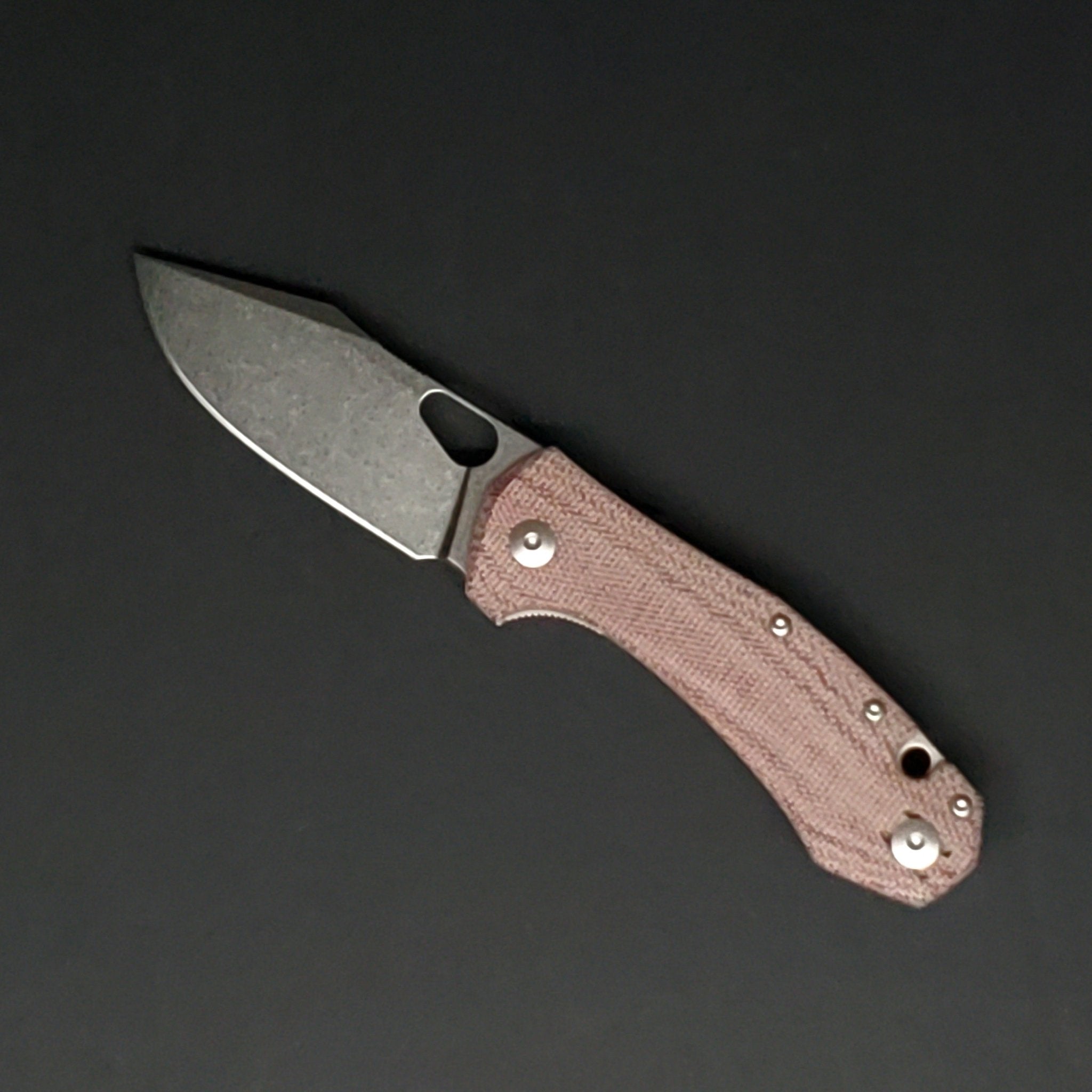 GiantMouse | ACE Atelier | Red Canvas – Coutelier